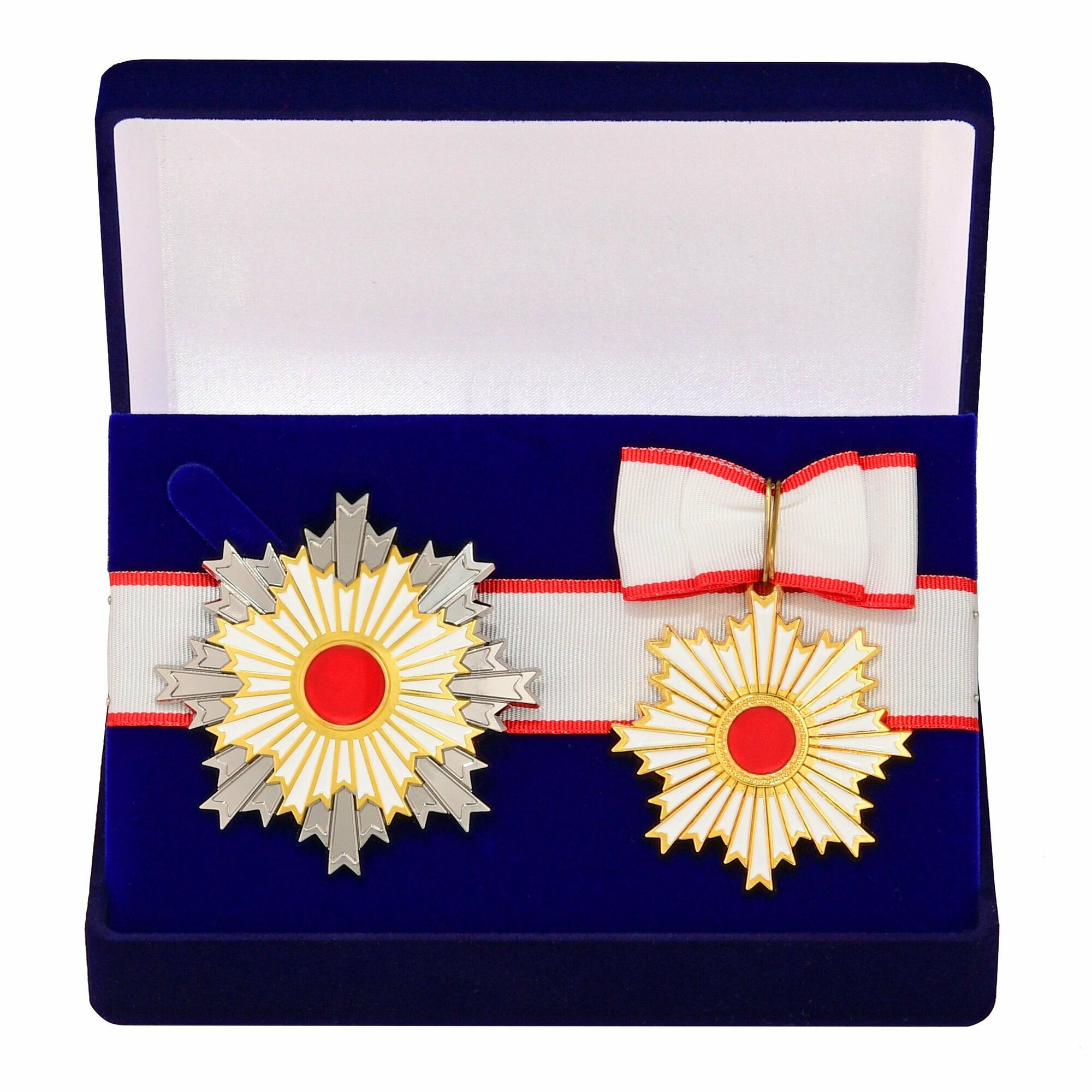 Знак и звезда ордена Восходящего солнца (Япония) в подарочном футляре, сувенирные муляжи