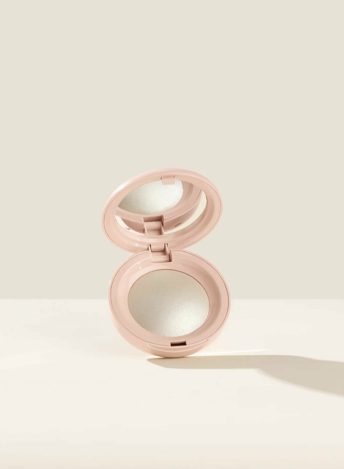 Rare Beauty Пудровый хайлайтер Positive Light Silky Touch Highlighter (Enlighten) 2,8 г