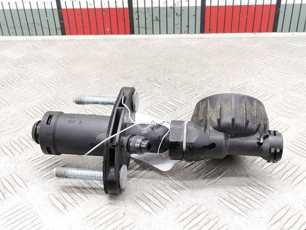 Цилиндр сцепления главный Opel Vectra C 24412670 арт. 2154729