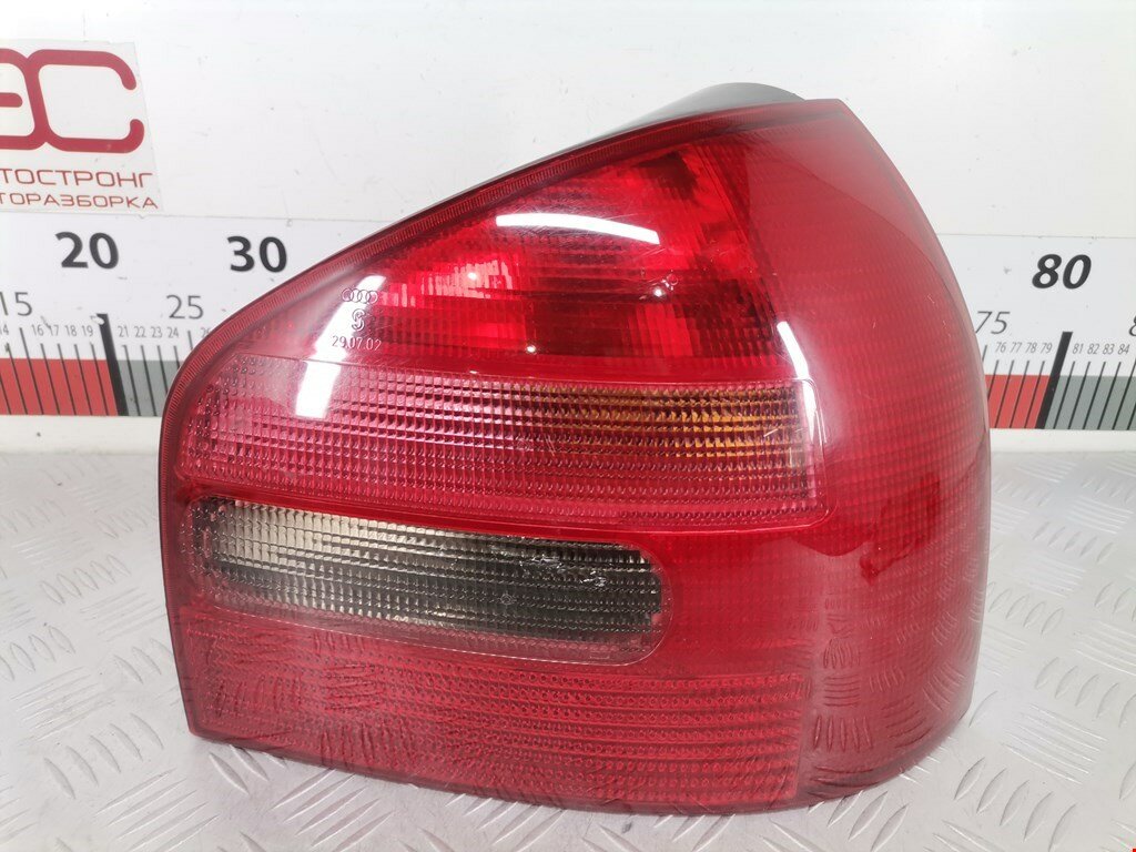 Фонарь задний правый Audi A3 8L 8L0945096A арт. 1547239