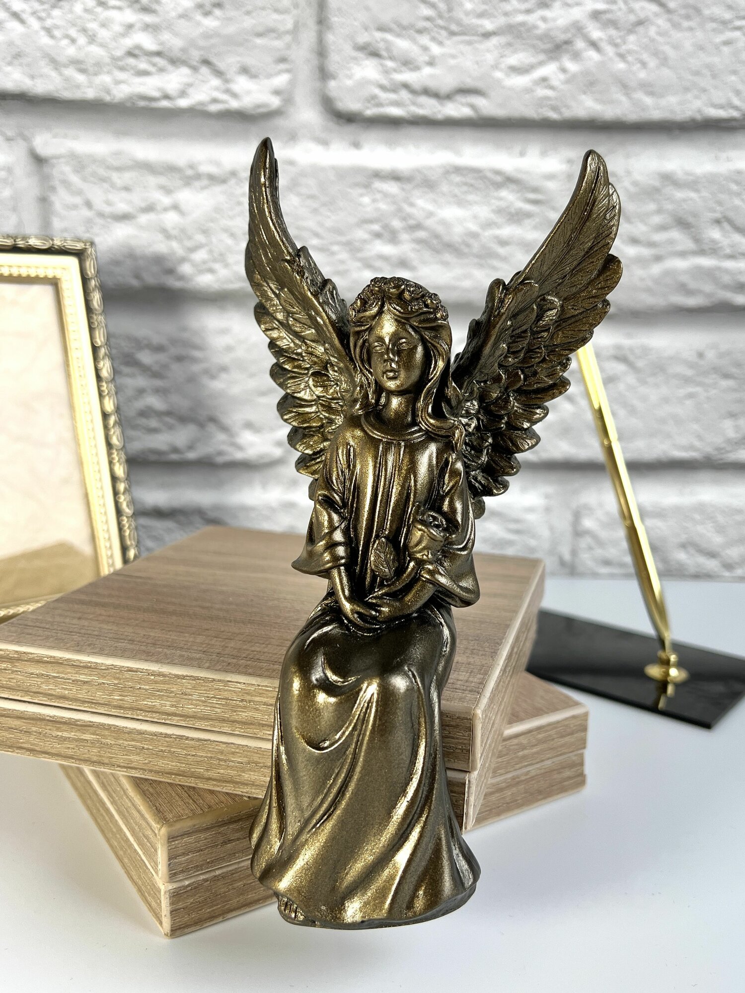 Ангел с розой на полку 18см. Гипс, цвет бронза. Подарок маме. Религиозная православная фигурка.