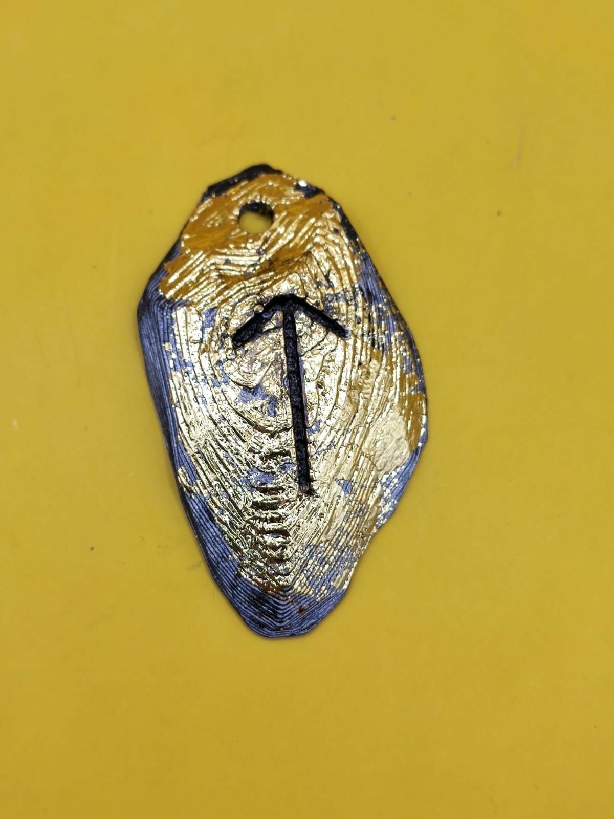 Руна скандинавская -Созвездие, победа, энергия воина, стрела (Тейваз)