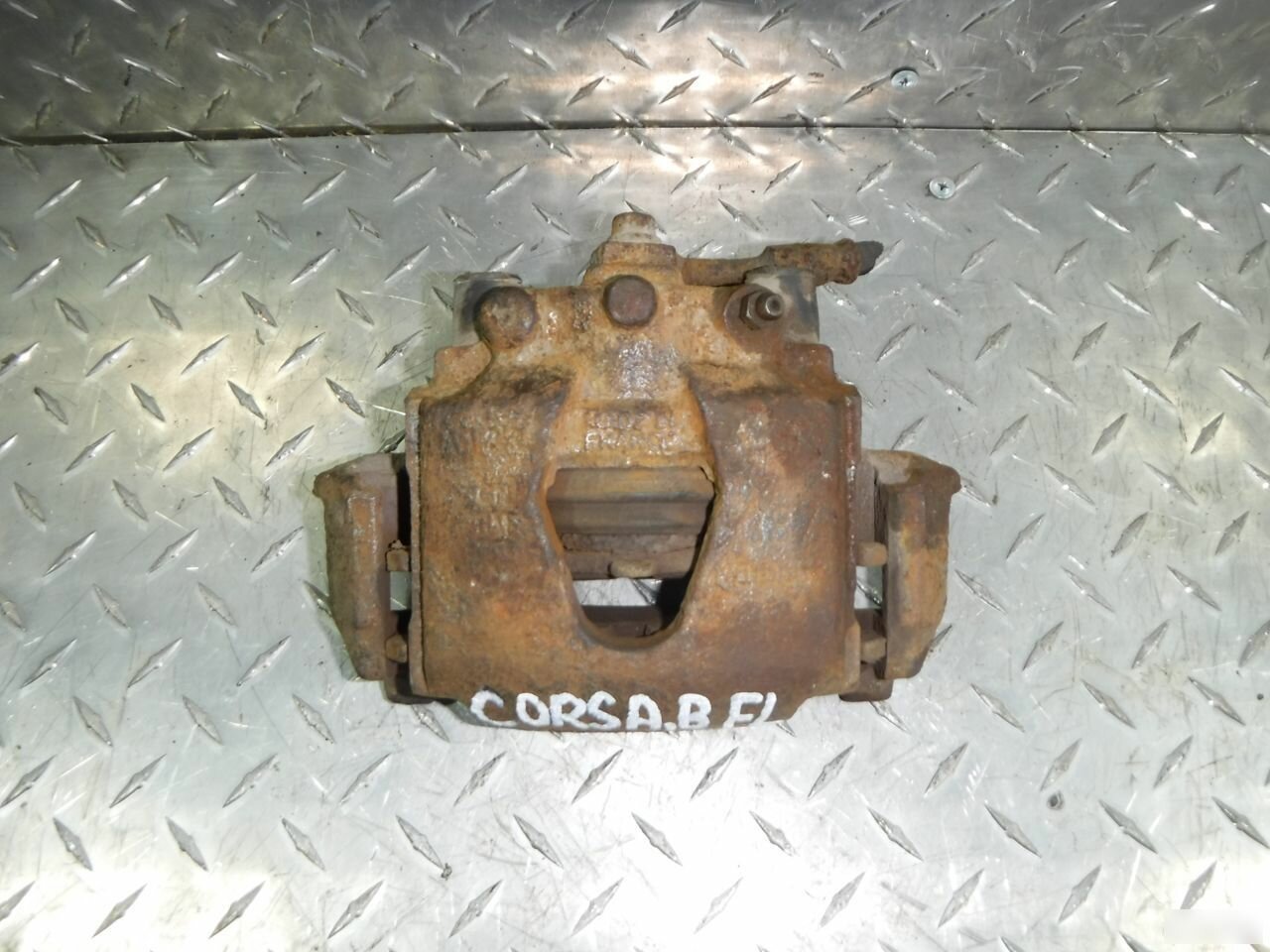 Суппорт тормозной передний левый Opel Corsa B (1993—2000) 5542045