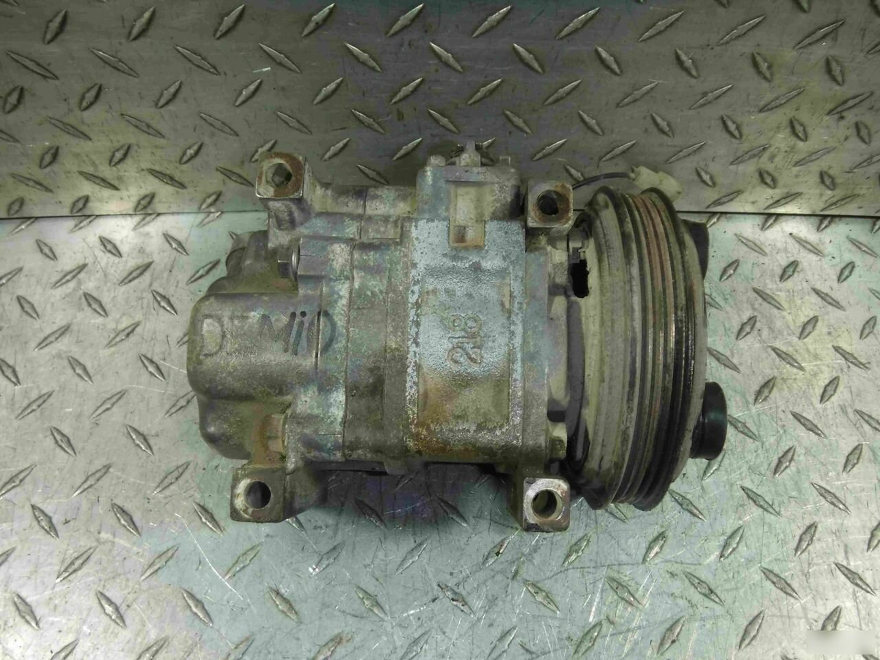 Компрессор кондиционера Mazda Demio DW (1996—2003) D20161450C