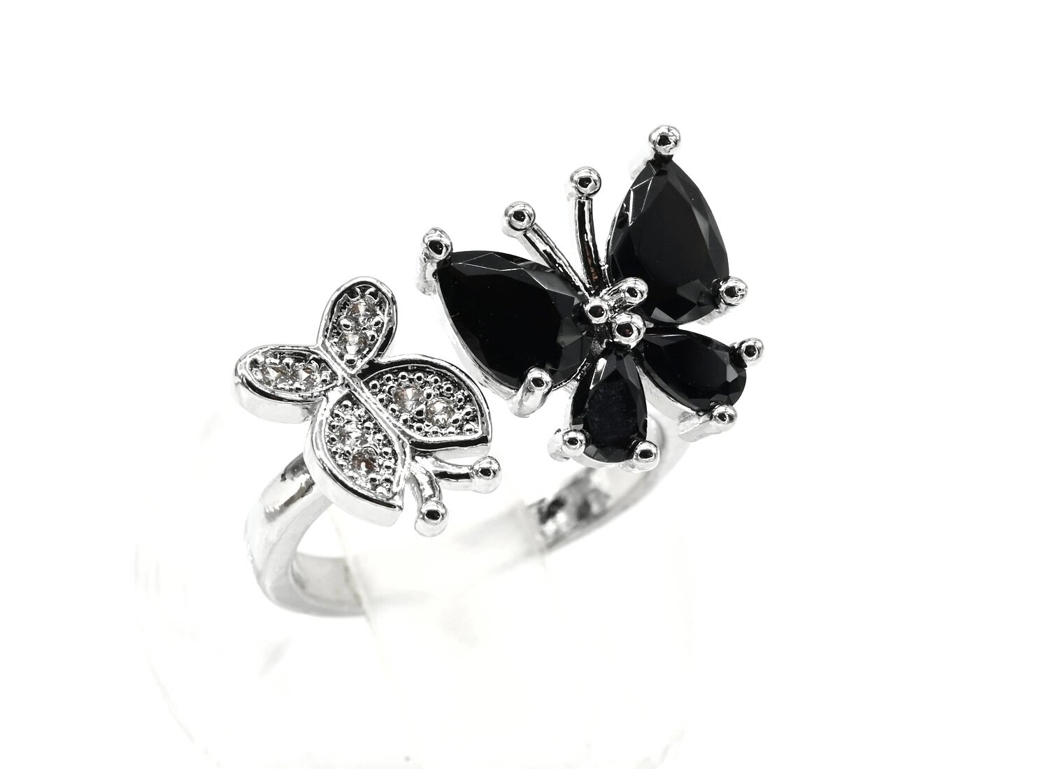 Кольцо, циркон