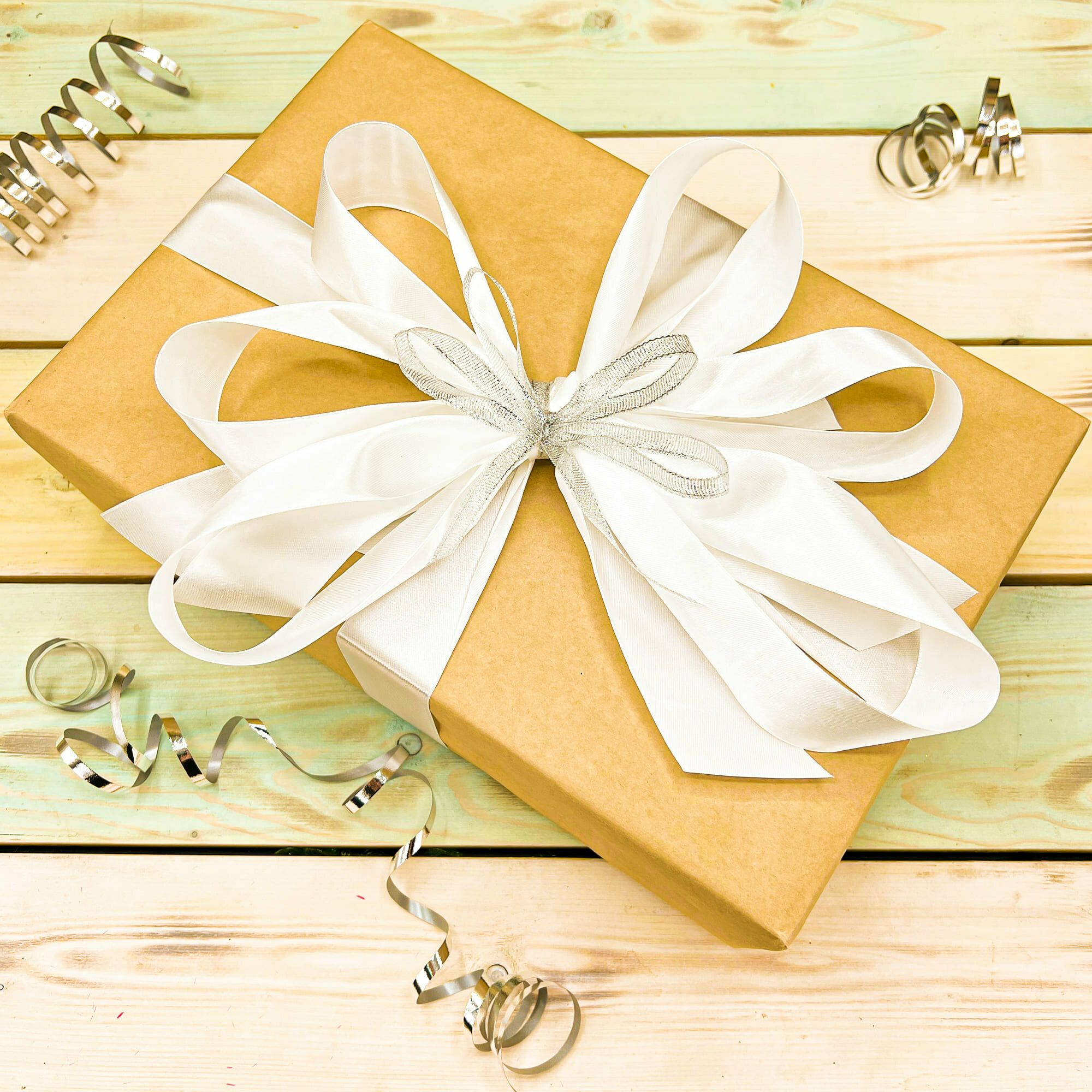 Подарочный набор чая на 8 марта девушке Нежные моменты: 4 вида чая и сладости