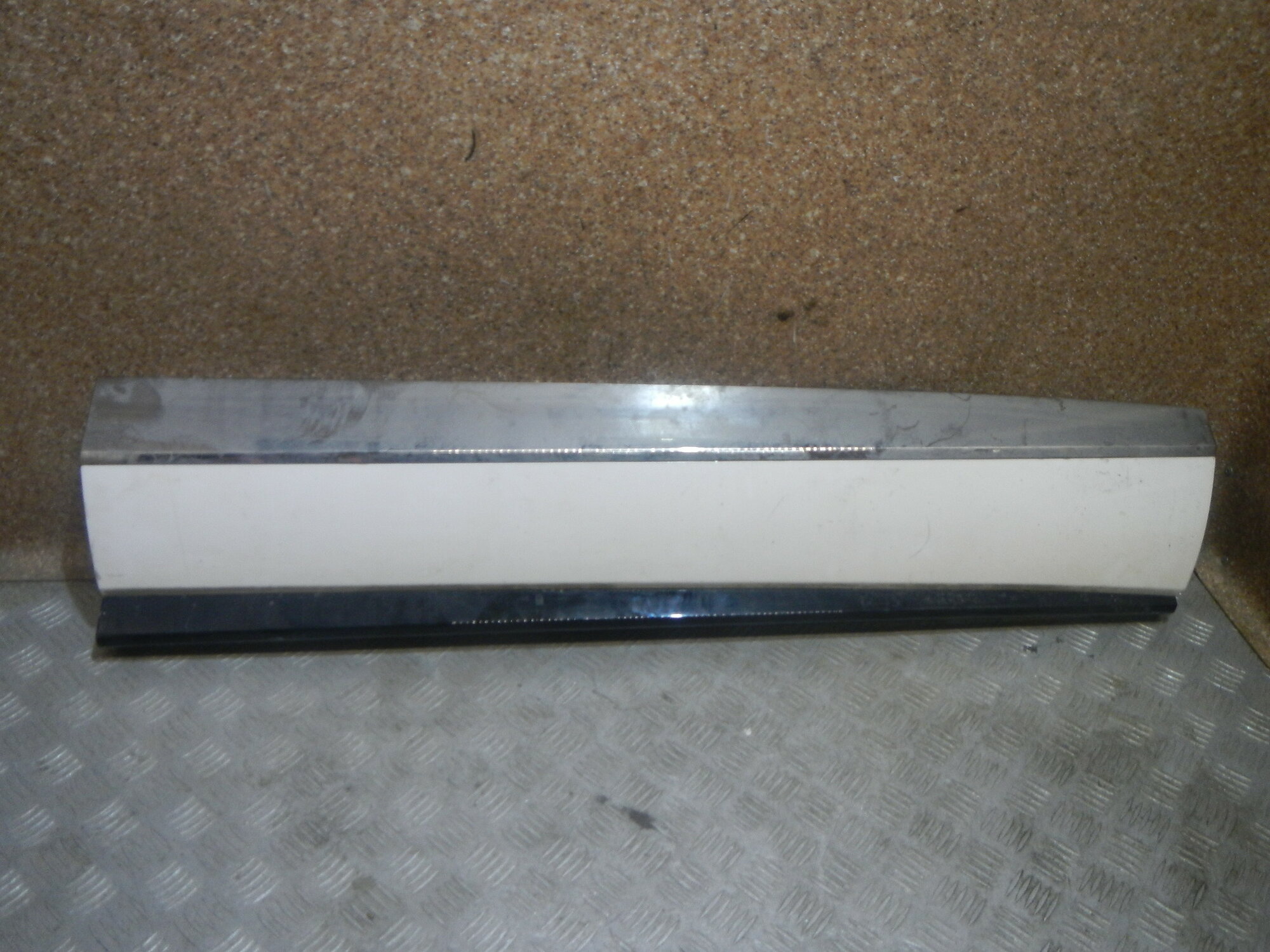 Б/У Молдинг двери передней правой, Genesis (Дженесис)-GV80 (20-) Genesis GV80 (20-) Царапины, трещина, задир. поврежден ...