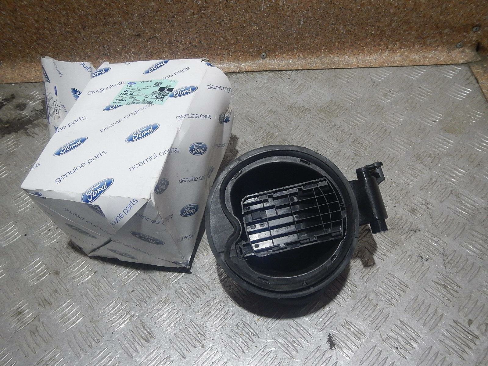 Б/У Ниша лючка бензобака, Ford (Форд)-FOCUS 3 (11-) FORD FOCUS 3 (11-19) Новая. 365213 FORD арт. 1740943