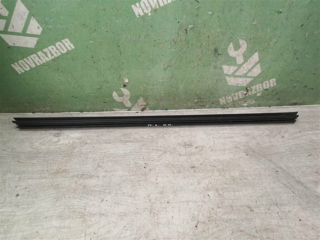 Уплотнитель стекла двери LADA VESTA 15-19