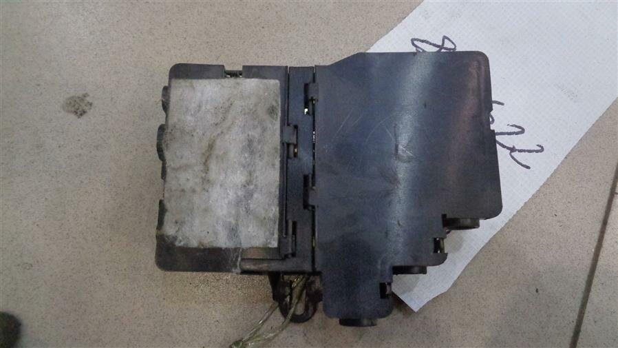 Блок предохранителей на аккумулятор от Volkswagen Phaeton 2002-2016