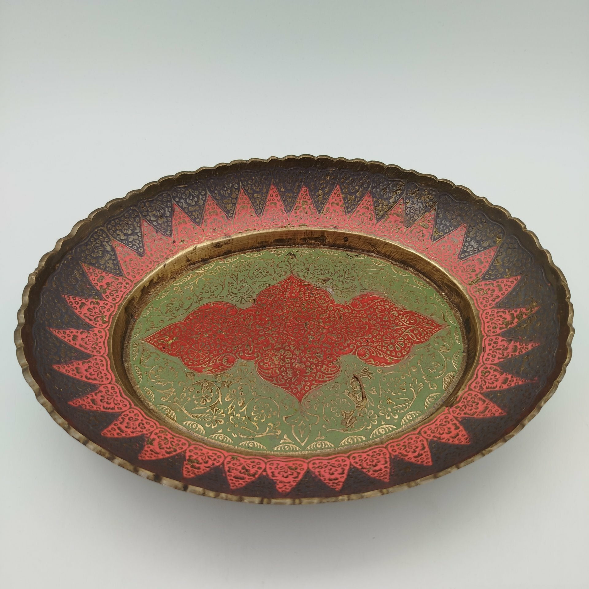 Конфетница овальной формы с растительным декором, латунь, холодные эмали, Индия