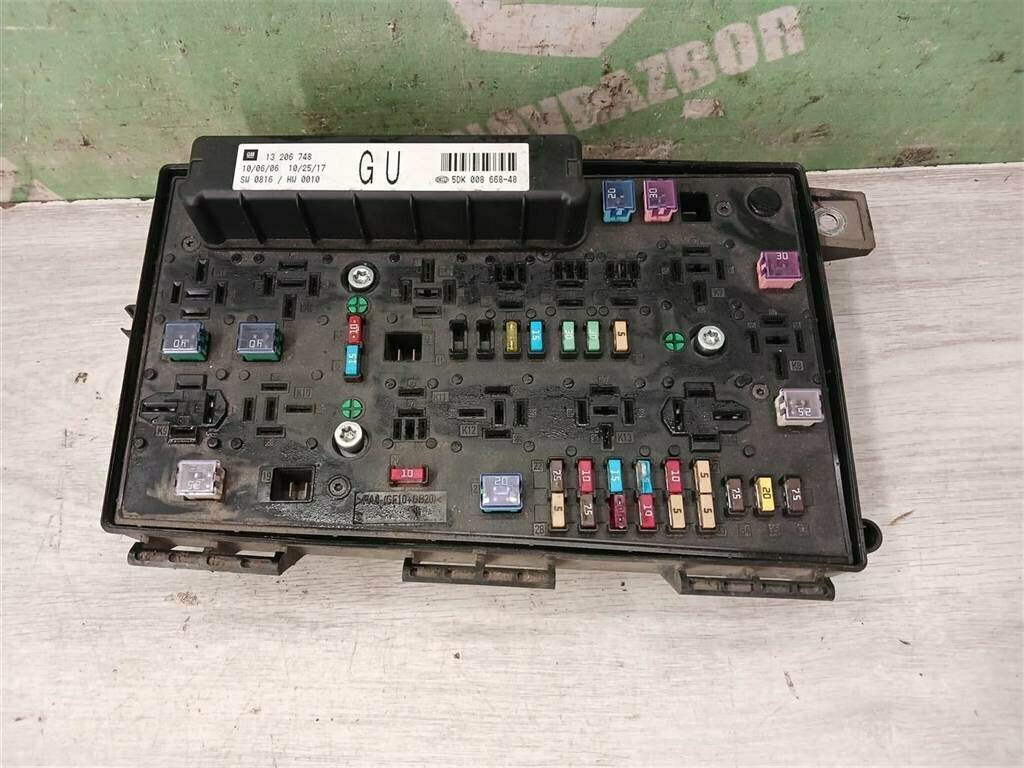 Блок предохранителей Opel Astra H / Family 2004 >