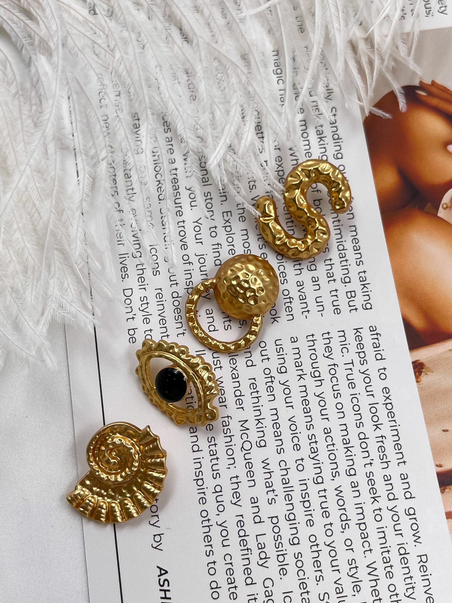 Пуговицы в духе бренда Скиапарелли микс золото и черный