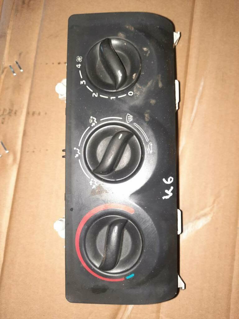 Блок управления печки/климат-контроля Renault Clio 2 рест. 2003 82000200