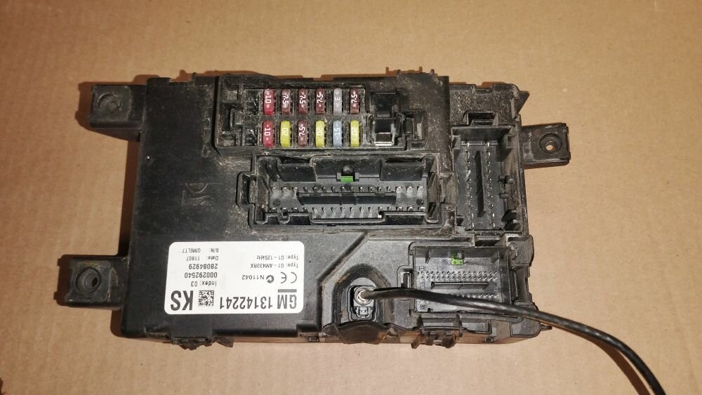 Блок предохранителей Opel Corsa D