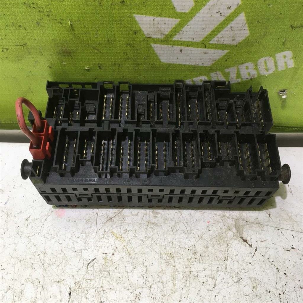 Блок предохранителей VW Passat B3 1988-1993