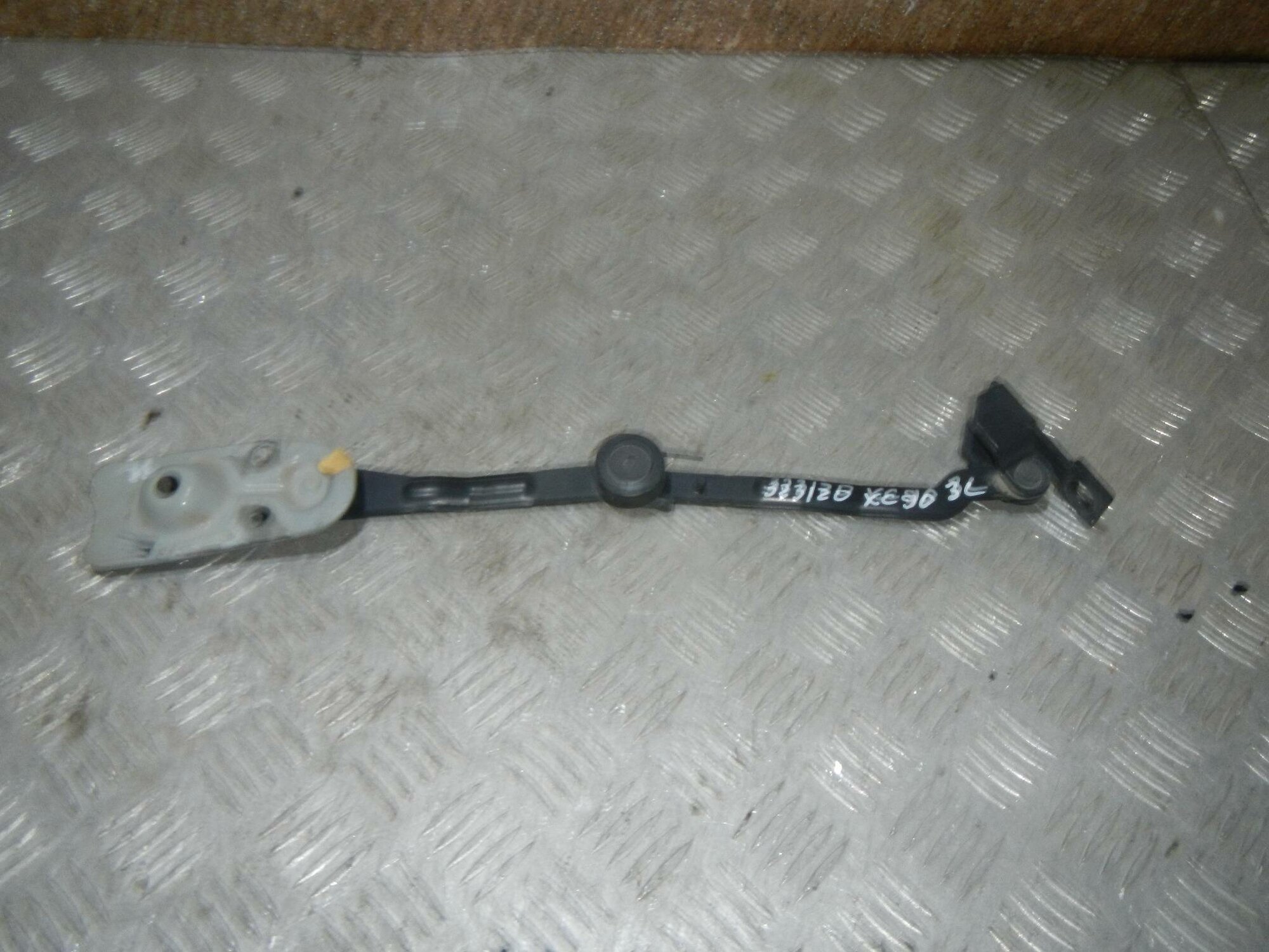 Б/У Ограничитель двери, Volvo (Вольво)-XC90 (02-) VOLVO XC90 (02-) Двери багажника нижней, левый Без повреждений 323120 V...