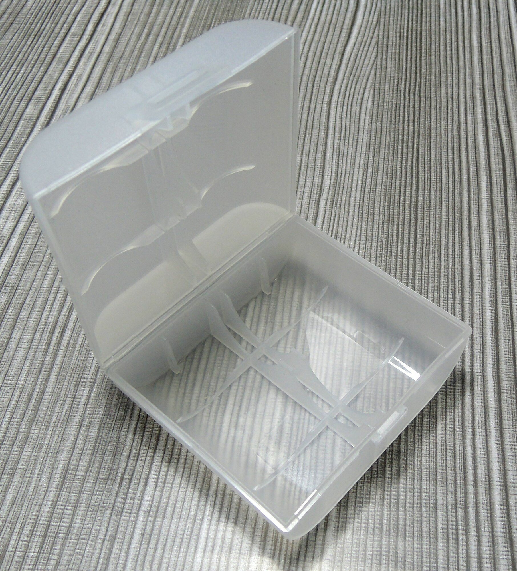 Пластиковый бокс (коробка) для батареек и аккумуляторов на 2 шт