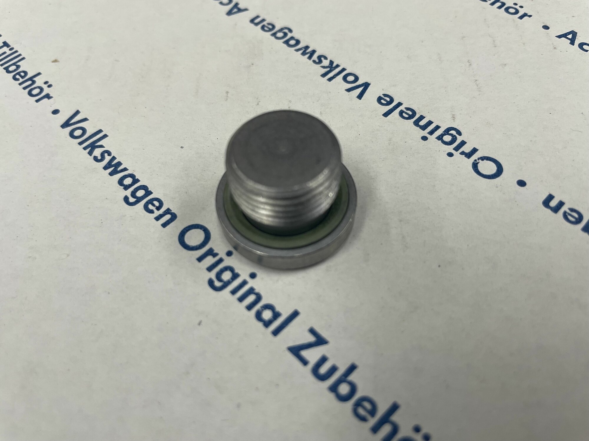 VAG 01V409057 Пробка заливного отверстия КПП для VW/AUDI