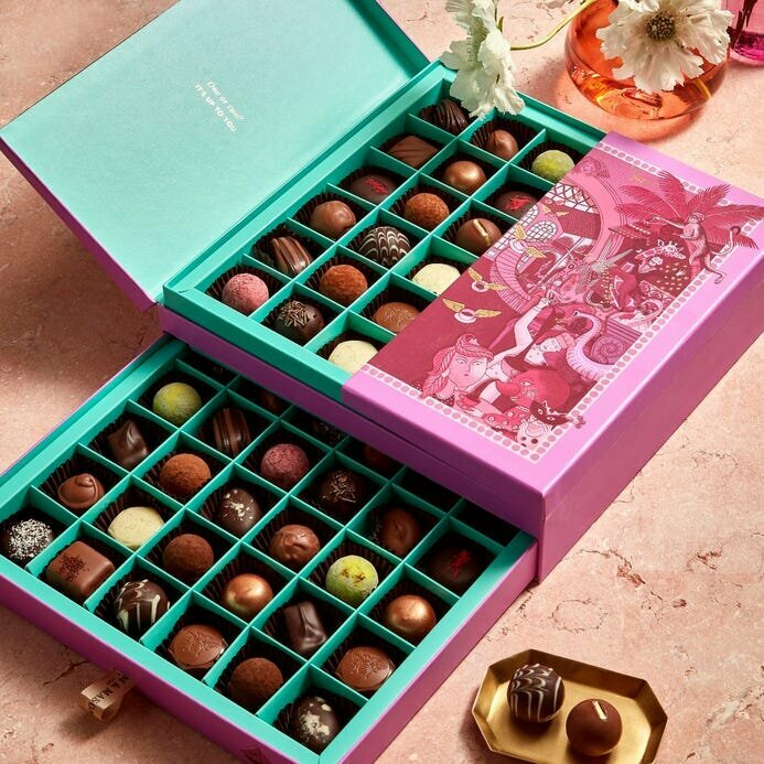 Fortnum&Mason Шоколадные конфеты Fortnum's Favourites Milk, Dark & White Chocolate Selection, 785 гр