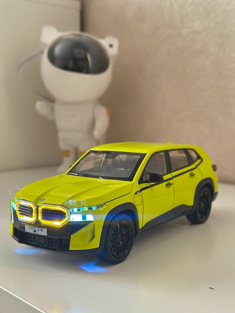 Машина BMW XM, коллекционная, инерционная, металл, масштаб 1:24, салатовый