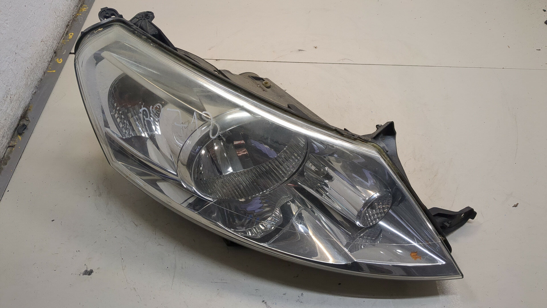 Фара (передняя) правая Citroen Jumpy (Dispatch) Б/У