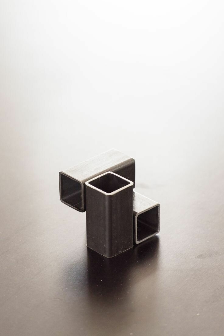 Соединительный крепеж для стола трубка 20х20