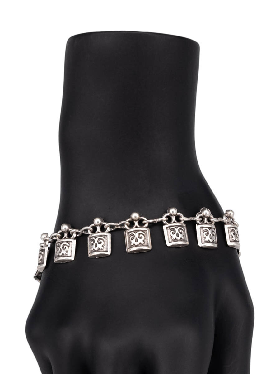 Жесткий браслет