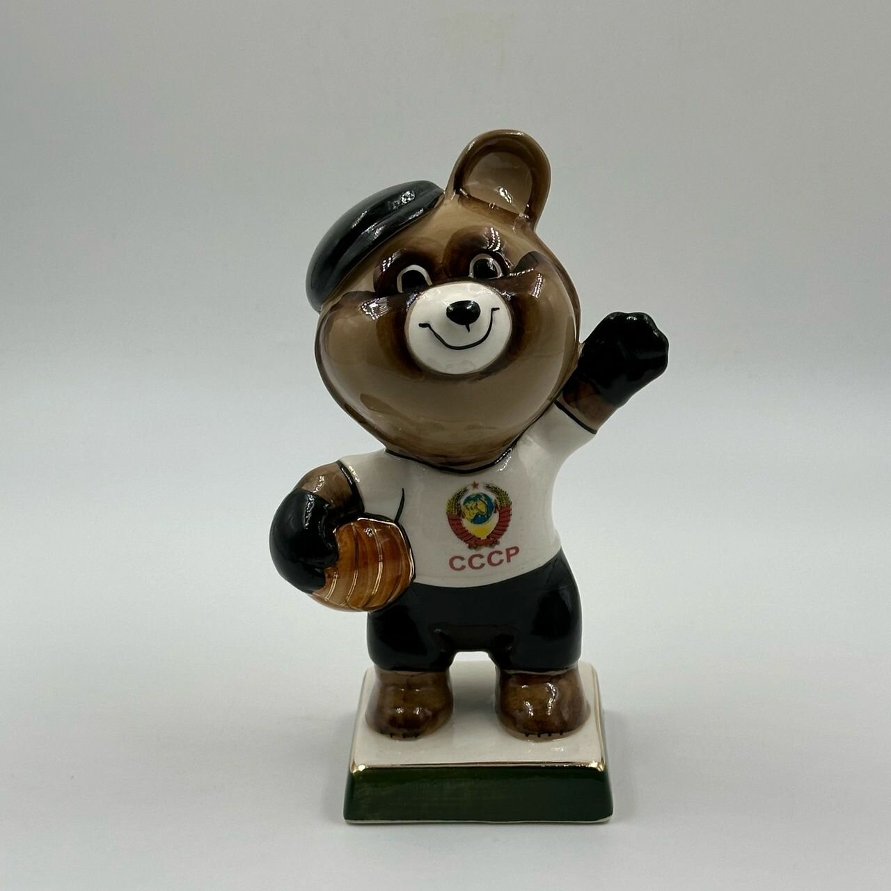 Фарфоровая Статуэтка Олимпийский Мишка СССР- Футбольный Вратарь в Кепке!