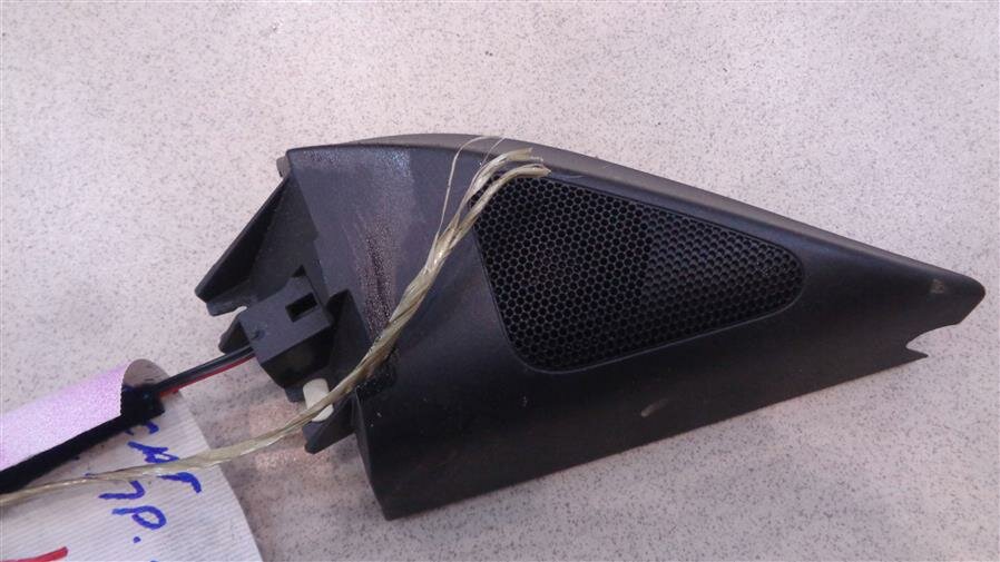 Уголок двери передней правой внутренний от Volkswagen Passat B6 2005-2010