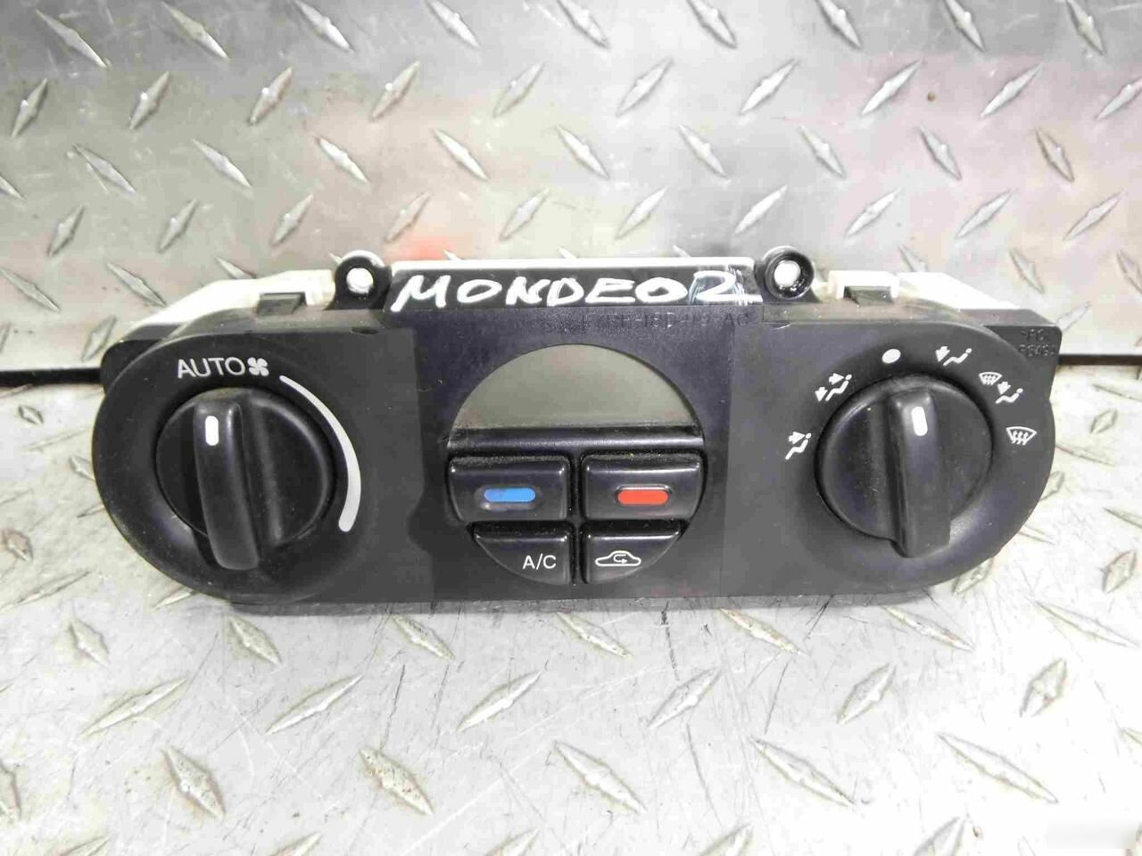 Блок управления климатической установкой Ford Mondeo II (1994—2001) 3664624