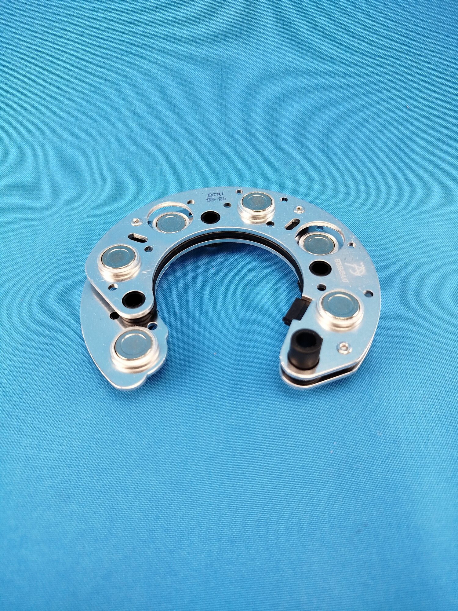 Диодный мост "АвтоТрейд" для автомобилей ВАЗ 2101-07, УАЗ (генераторы Г222, Г221, 6631.3701, 6651.3701-01, Г37)