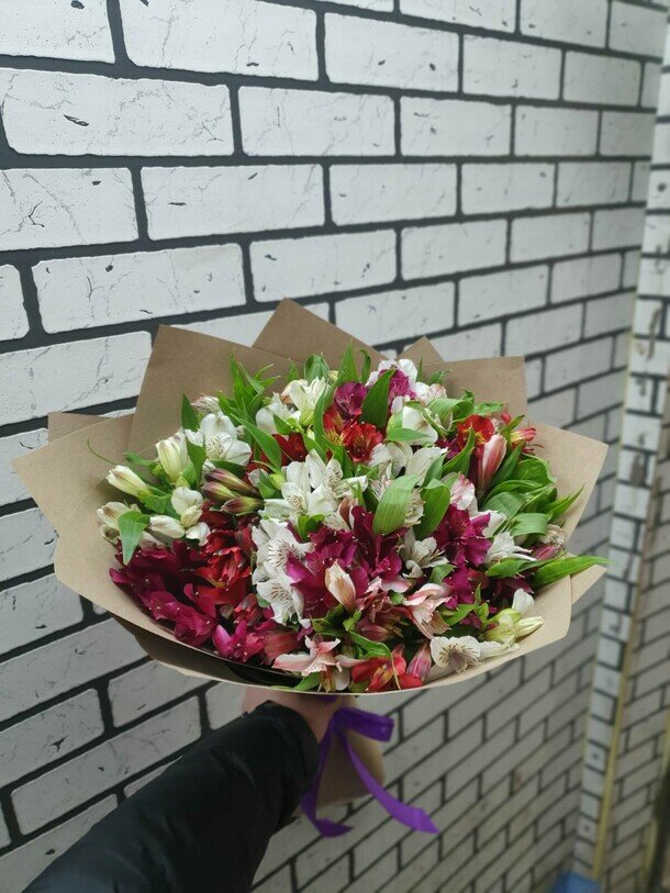 Букет Well Flowers "Букет 31", круглый, альстромерия, букет свежих цветов