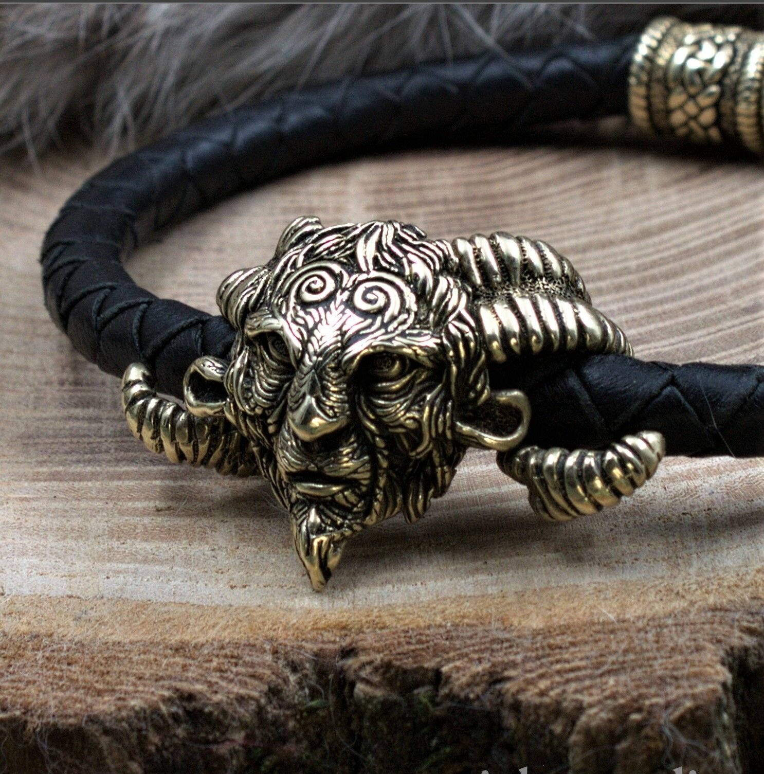 Плетеный браслет