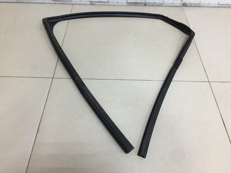 Уплотнитель стекла двери Lexus RX 350 2015 кат.номер: 6815248070