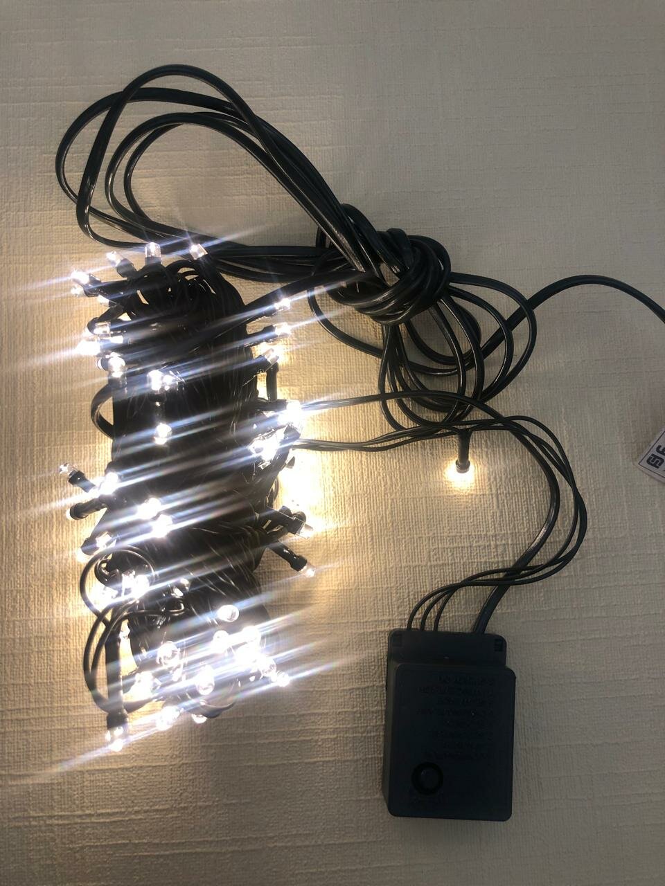 Гирлянда светодиодная новогодняя FERON CL05 цвет свечения : тёплый белый. Шнур зелёный. Длина гирлянды 10 м. Длина шнура питания 3 м.