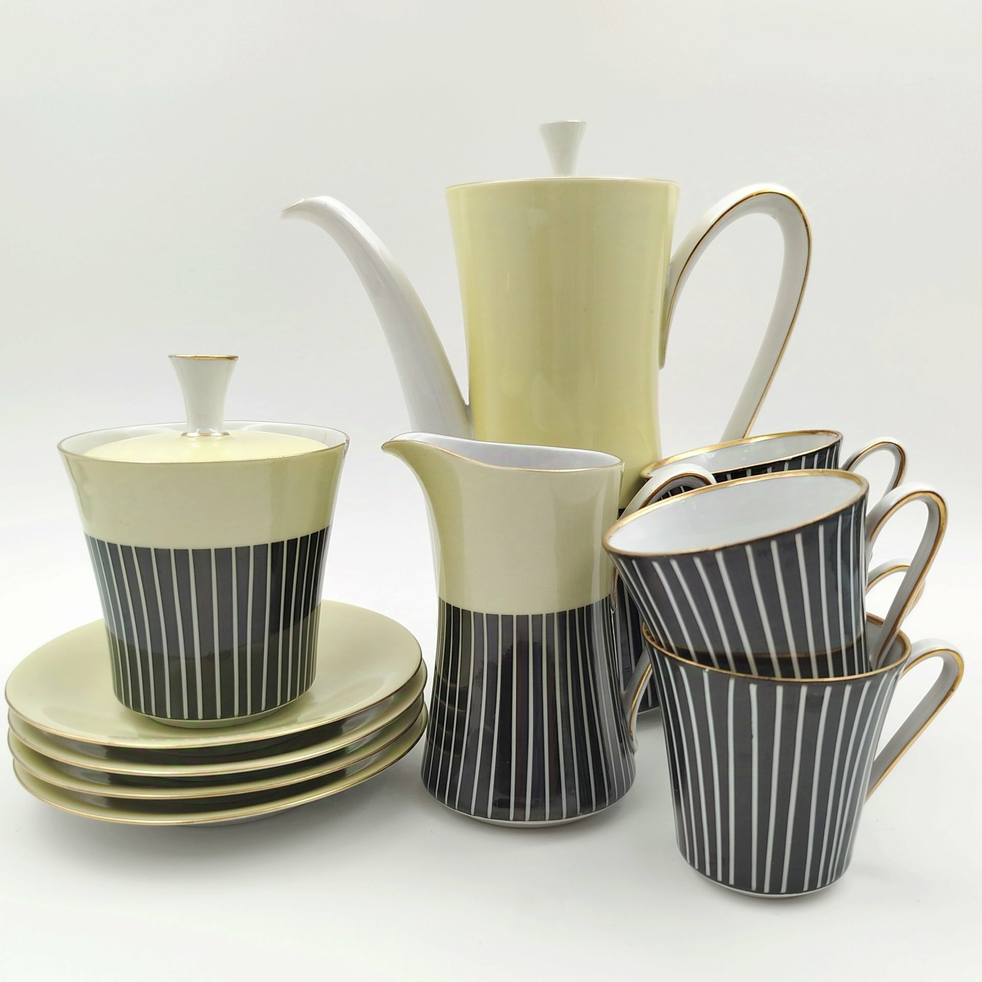 Сервиз кофейный на 4 персоны, украшенный геометрическими узорами (11 предметов)
