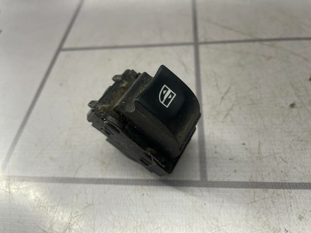 Кнопка стеклоподъемника Renault Fluence 10-17