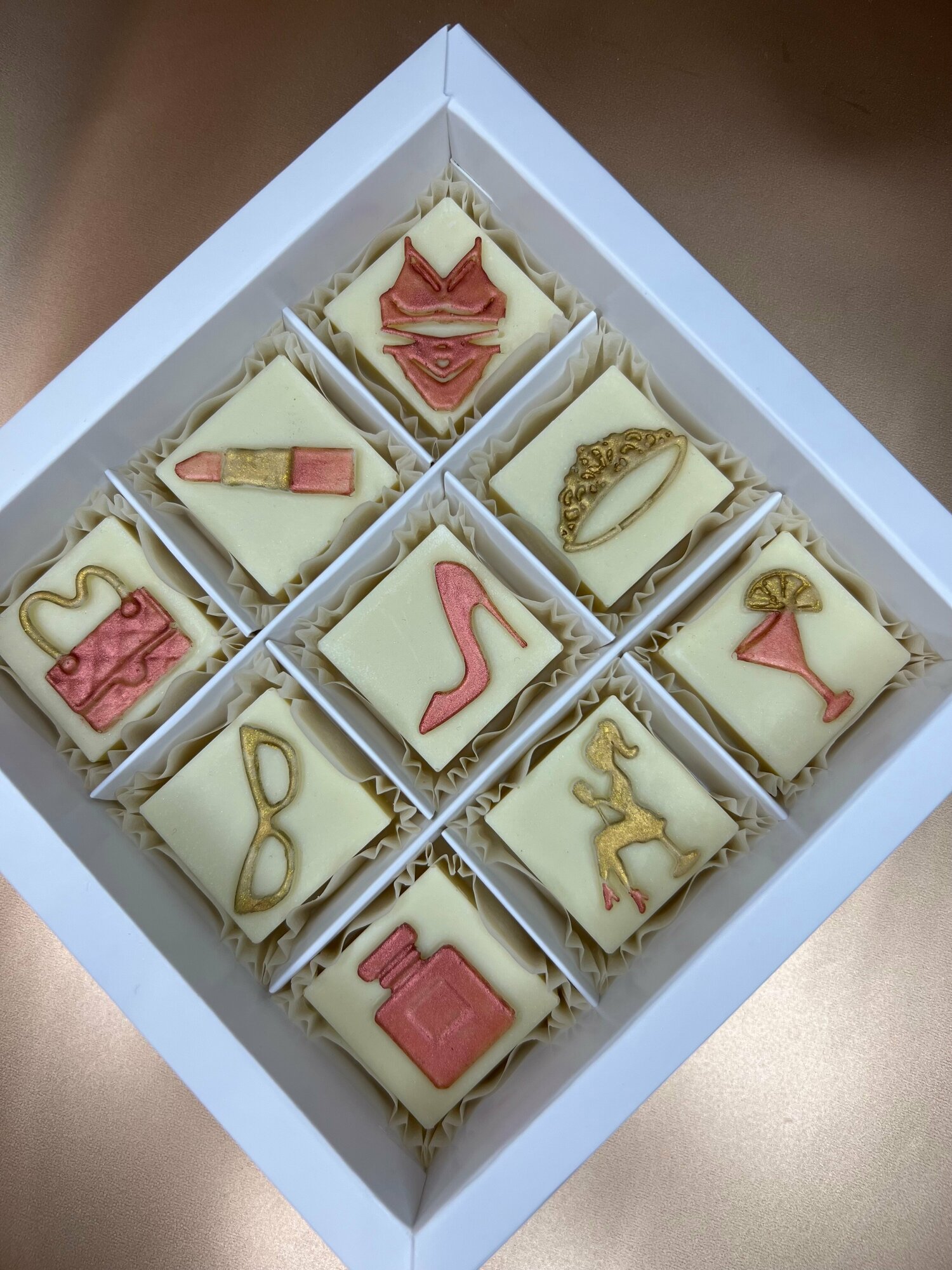 Шоколадный набор "Дамские штучки", белый шоколад, ручная работа