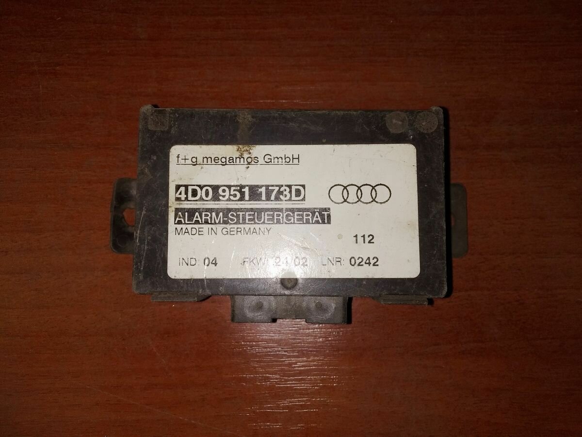 Блок управления электронный Audi A8 D2 A6 C5 4D0951173D