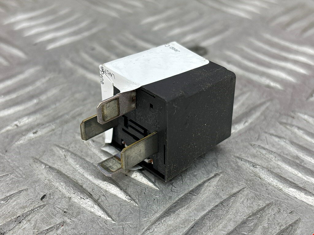 Реле Jeep Commander 04692181AA арт. 2076772