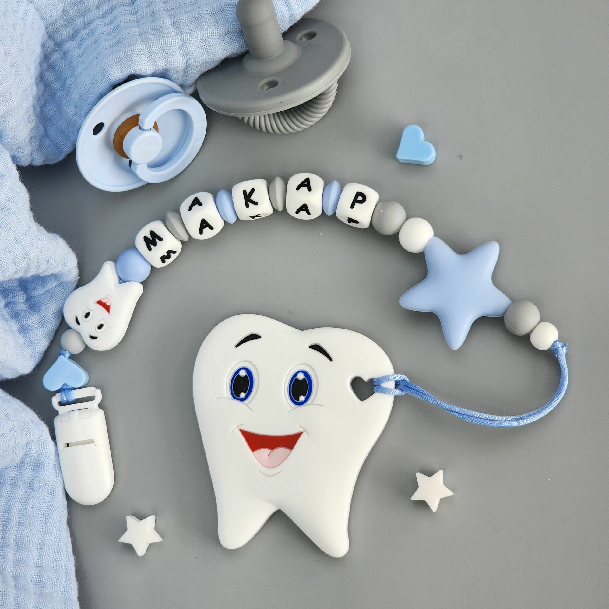 Именной силиконовый держатель для пустышки с грызунком - Макар, Макарка, для новорожденных, прорезыватель