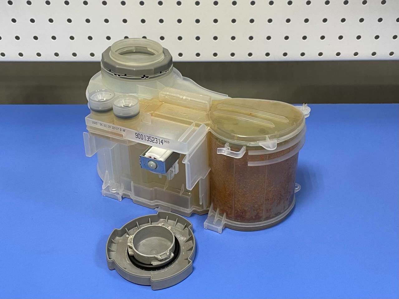 Ионообменник (бункер соли) ПММ Bosch, Siemens (9001009928, 12023223)