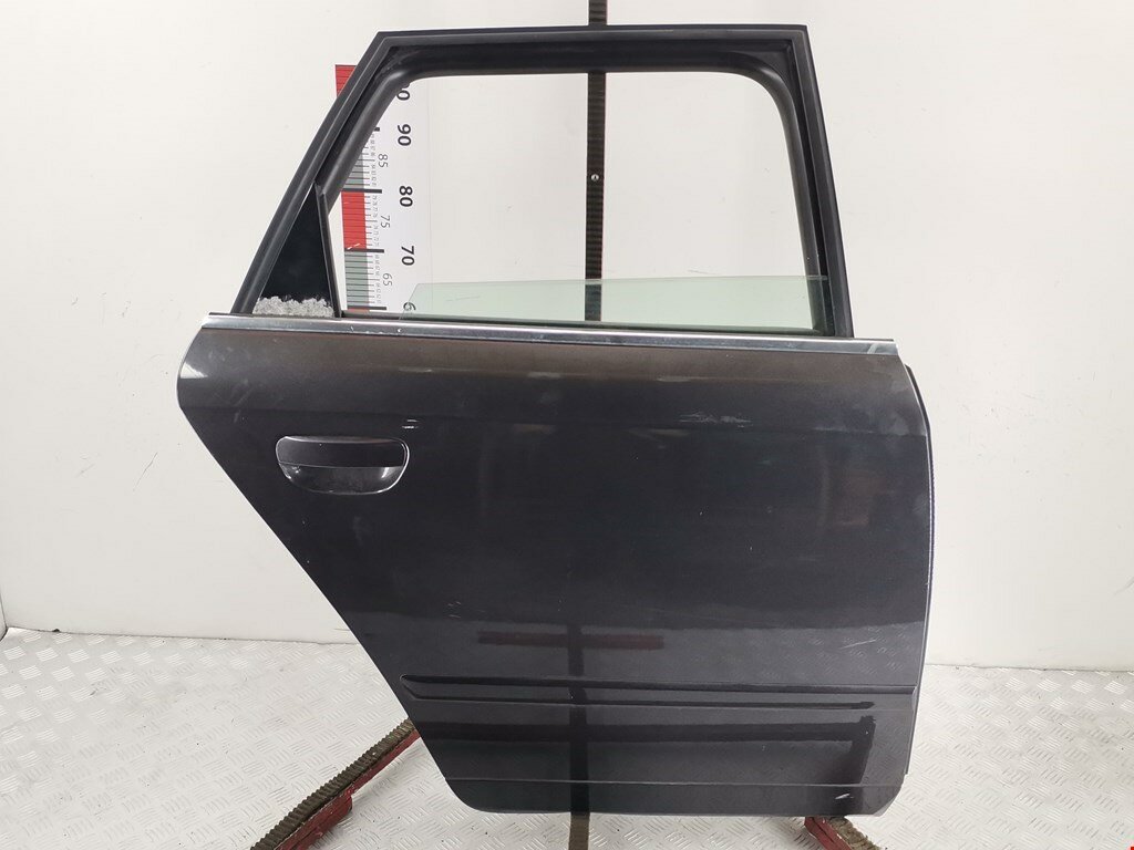 Дверь задняя правая Audi A4 B7 8E0833052J арт. 1514422