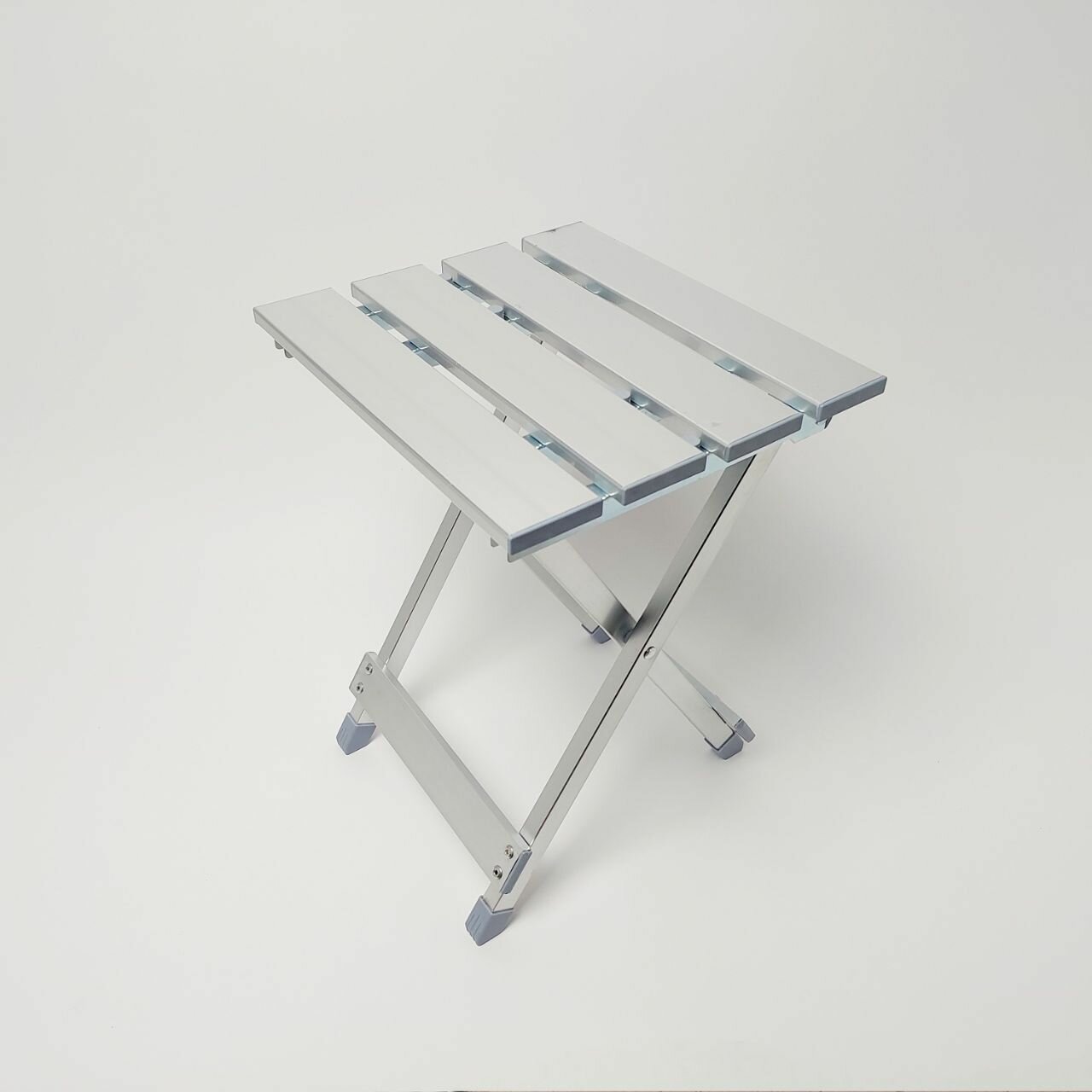 Стул раскладушка, сиденье-алюминий, рейки 5,5см, h-38см, нагрузка 90кг