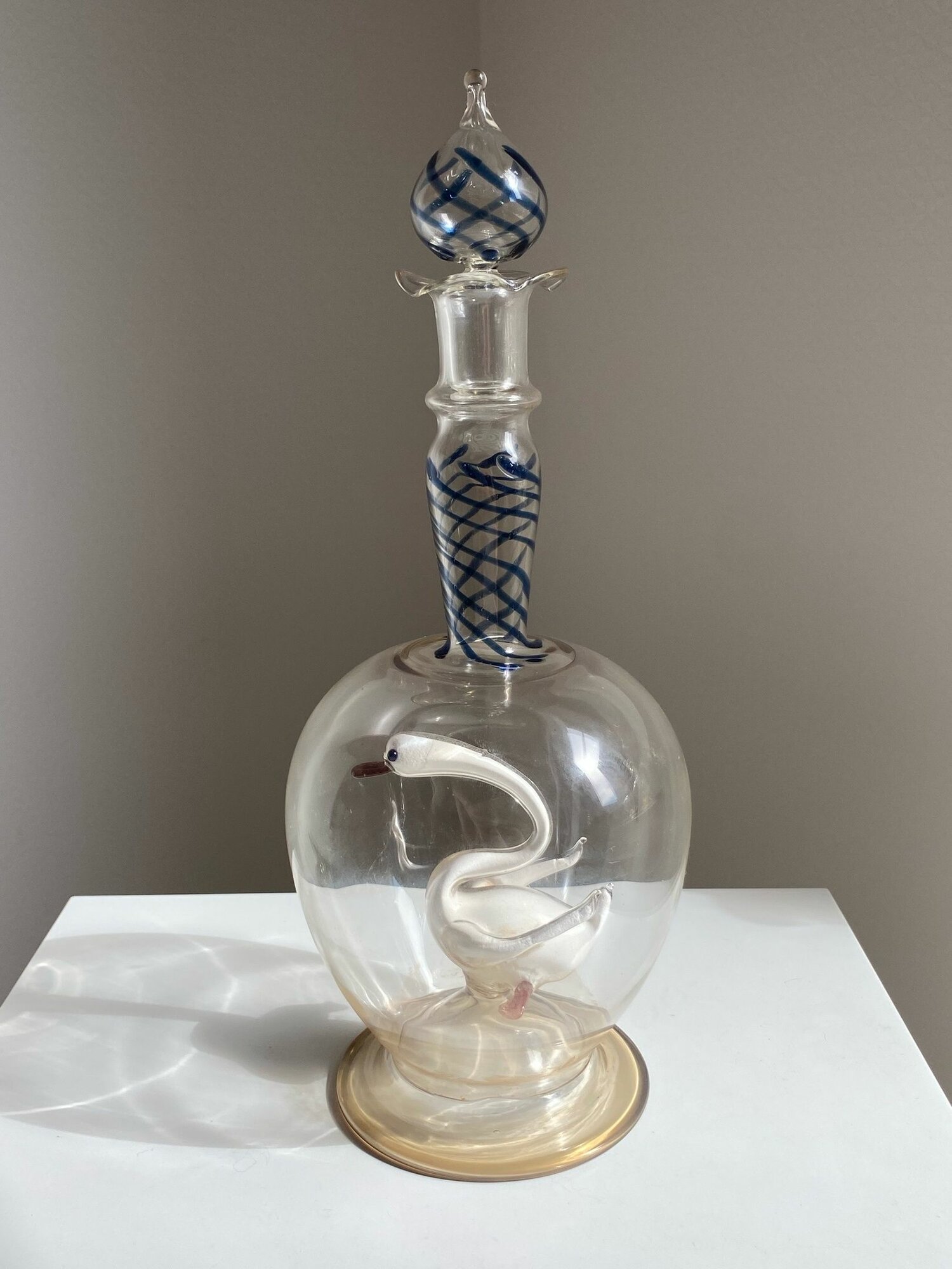 Графин Лебедь СССР! 29 см высота! Красивая форма! Состояние! Гутная техника выдувки стекла!