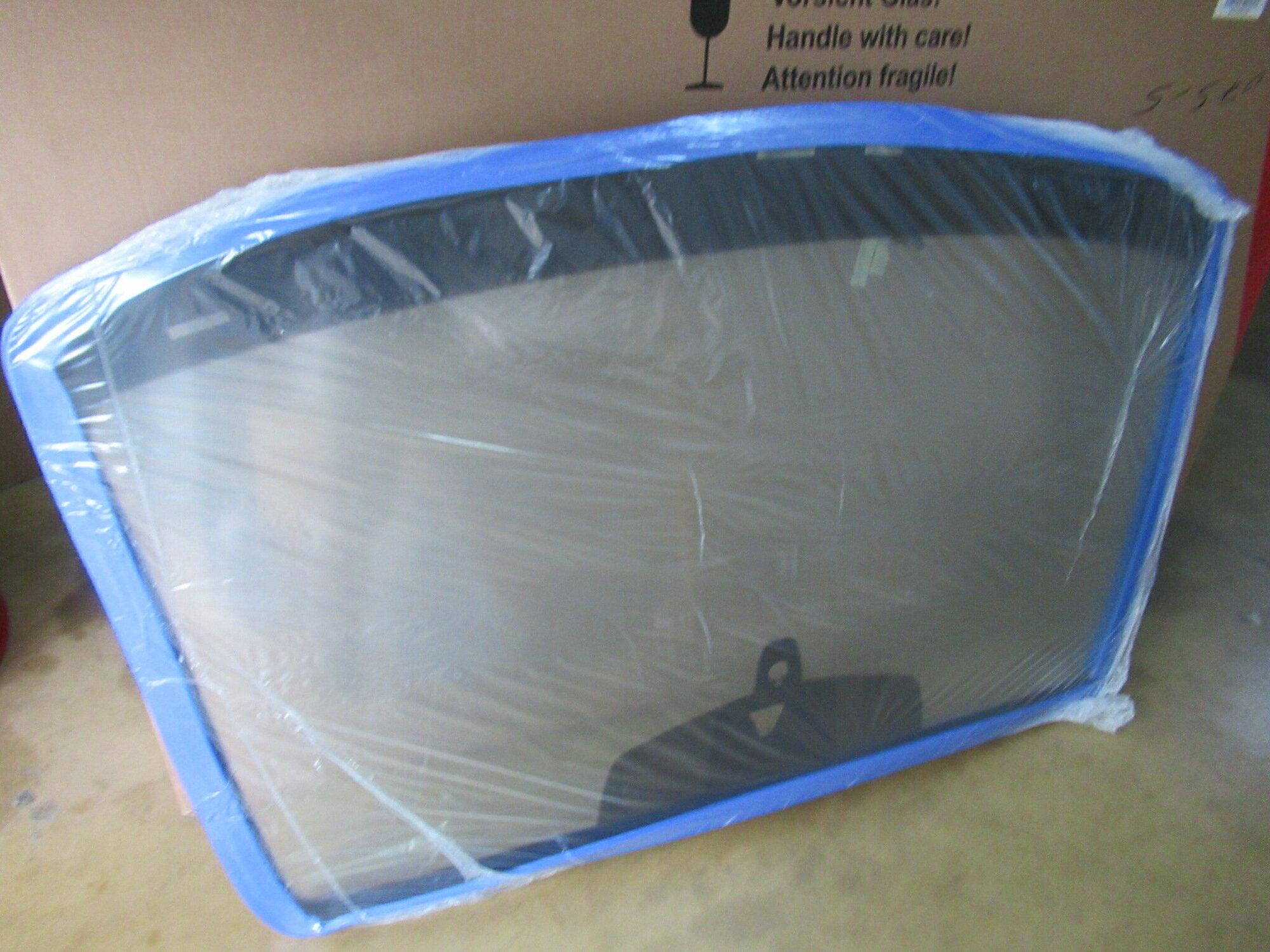 Стекло лобовое Porsche 95B845100CY