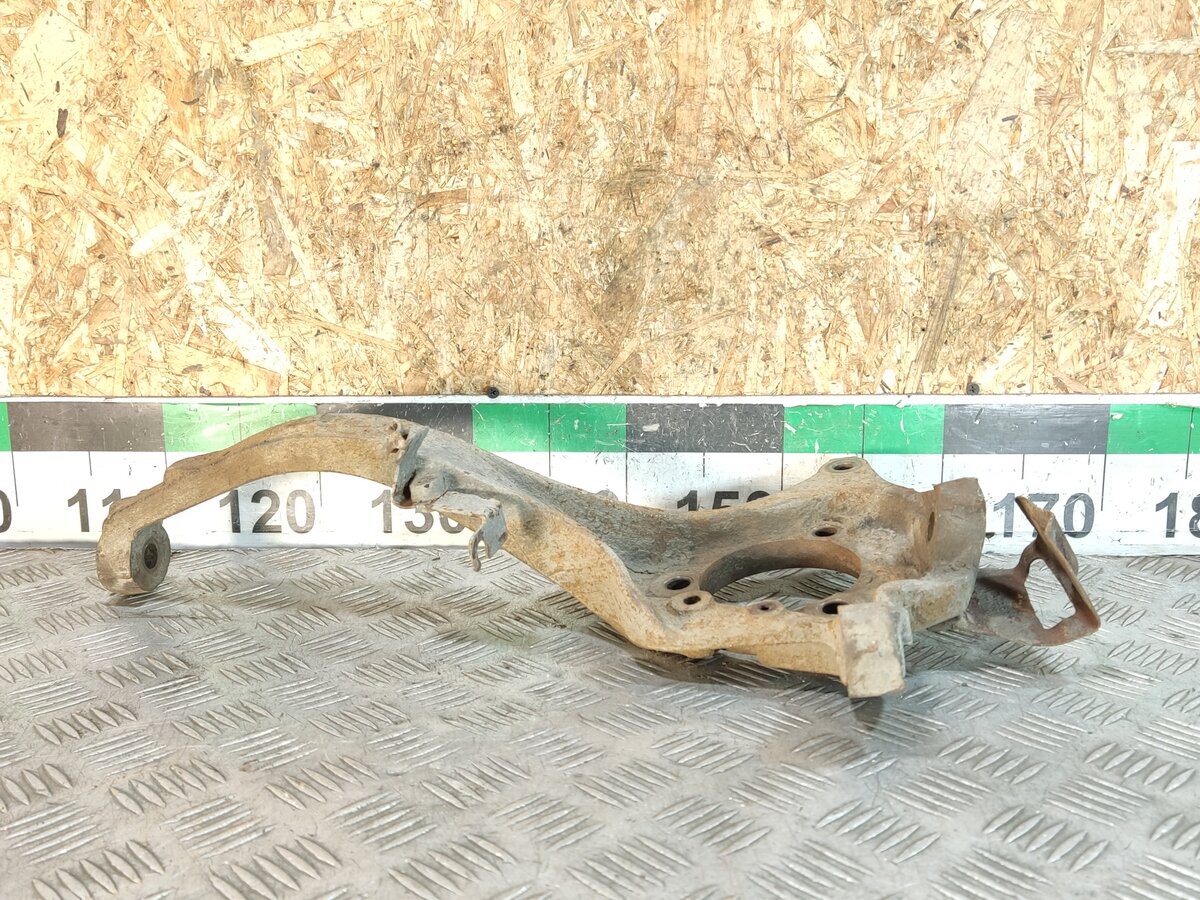 Кулак поворотный передний левый GAZ Volga Siber 04764753AB