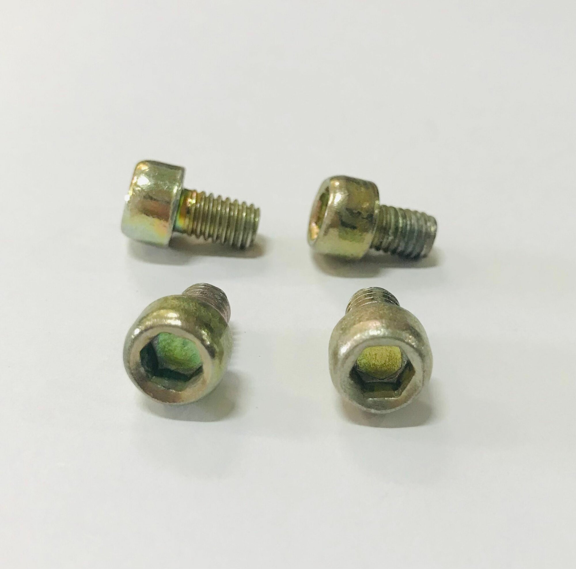 Болт регулятора давления топлива ВАЗ 2110