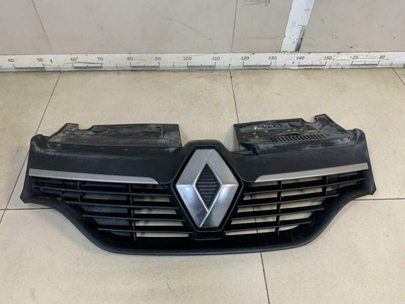 Решетка радиатора Renault Logan 2 2014 кат.номер: 623105727R 623107605